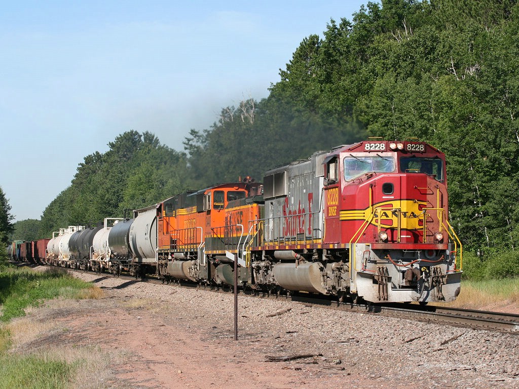 BNSF 8228